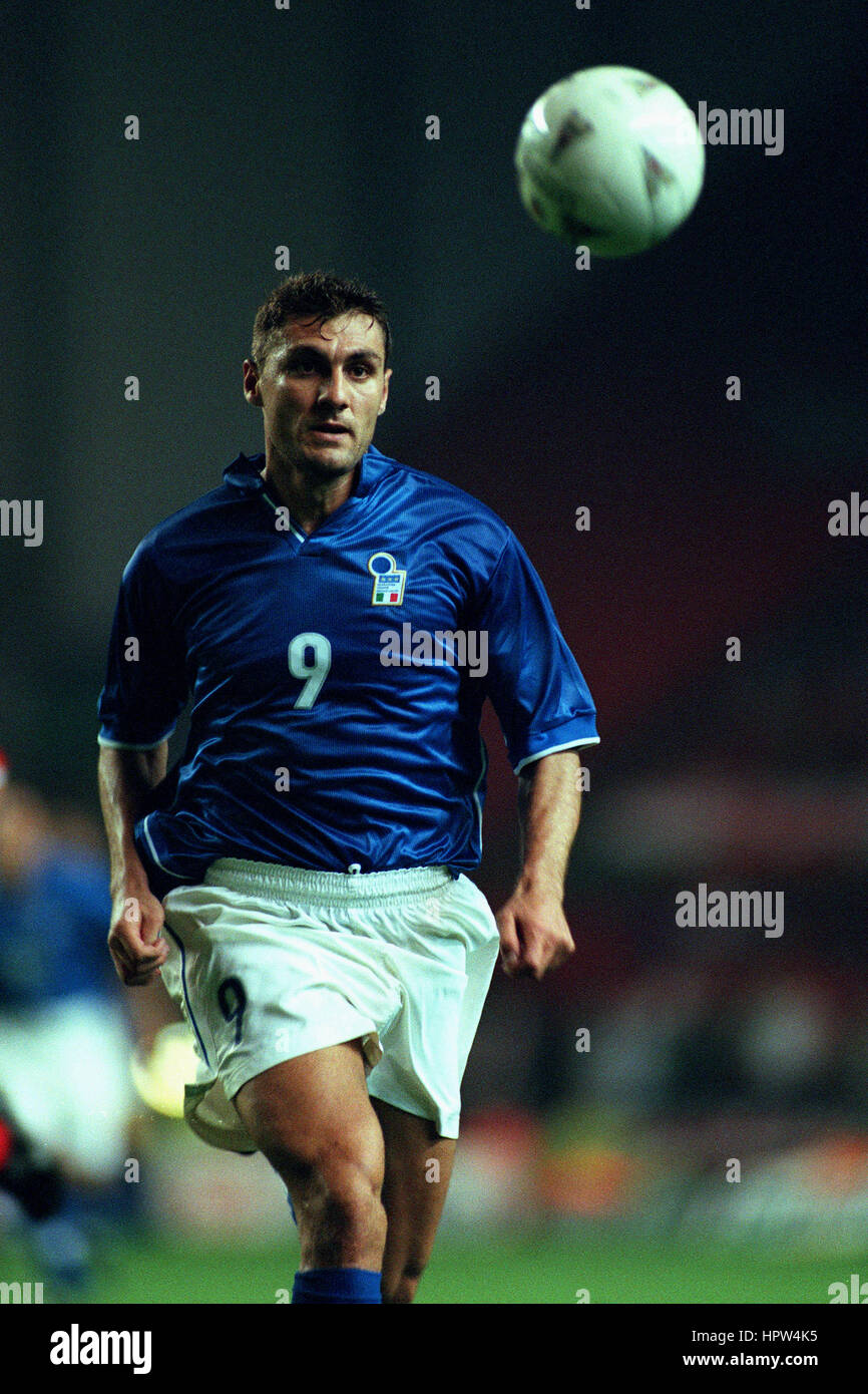 CHRISTIAN VIERI ITALY & ATHLETICO MADRID 05 September 1998 Stock Photo ...