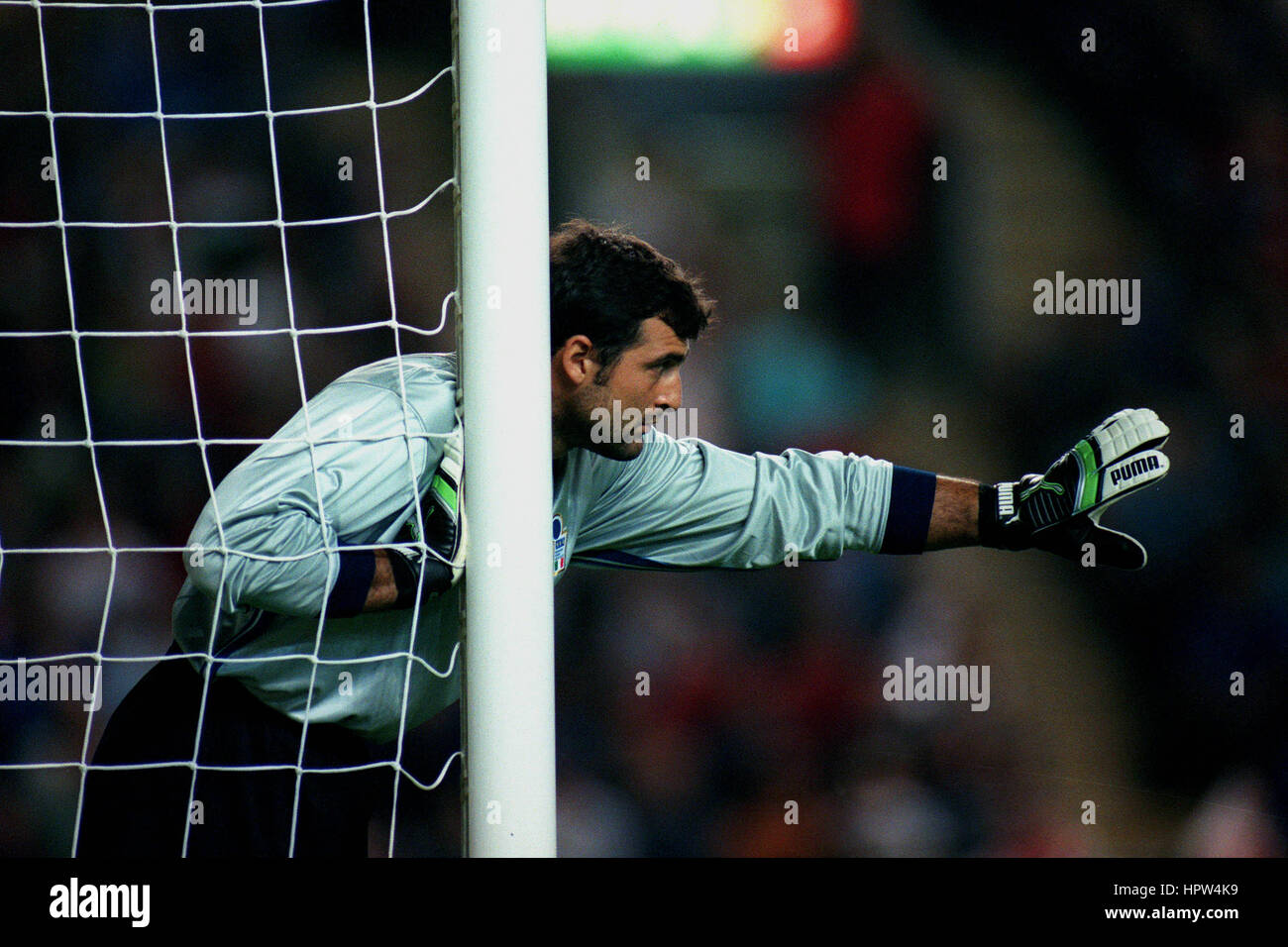 ANGELO PERUZZI ITALY & JUVENTUS FC 05 September 1998 Stock Photo - Alamy