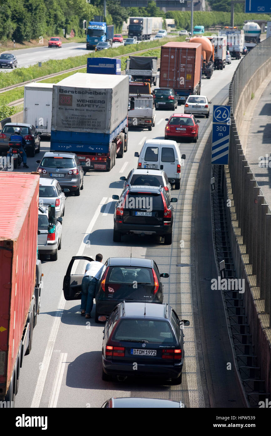 Traffic causing air pollution hi-res stock photography and images - Alamy