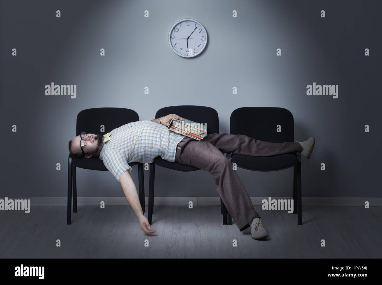 Waiting room chairs hi-res stock photography and images - Alamy