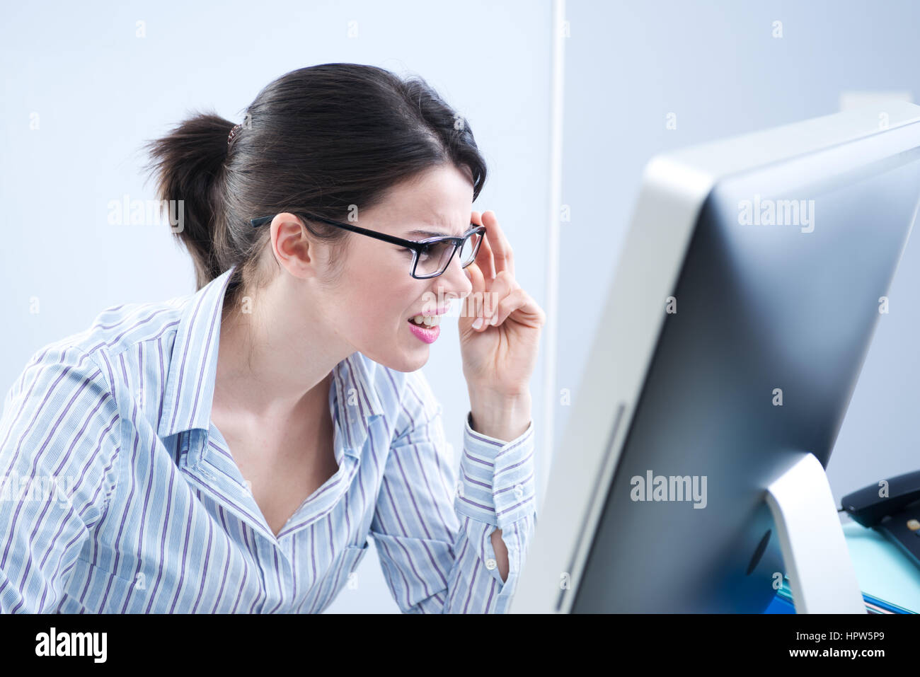 Squinting at computer screen hi-res stock photography and images - Alamy