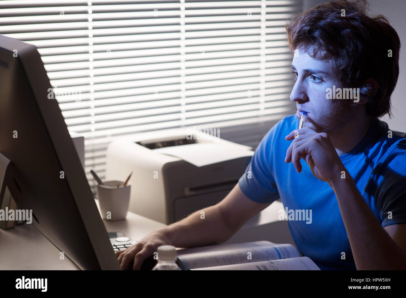 Man staring at computer hi-res stock photography and images - Alamy