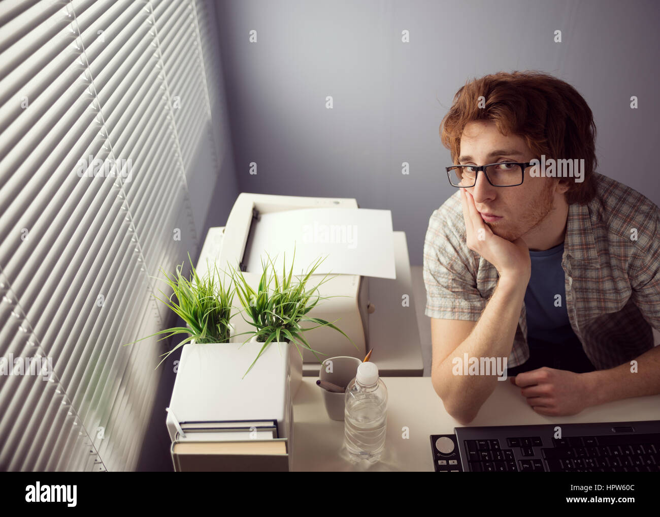 Bored office desk staring computer hi-res stock photography and images ...