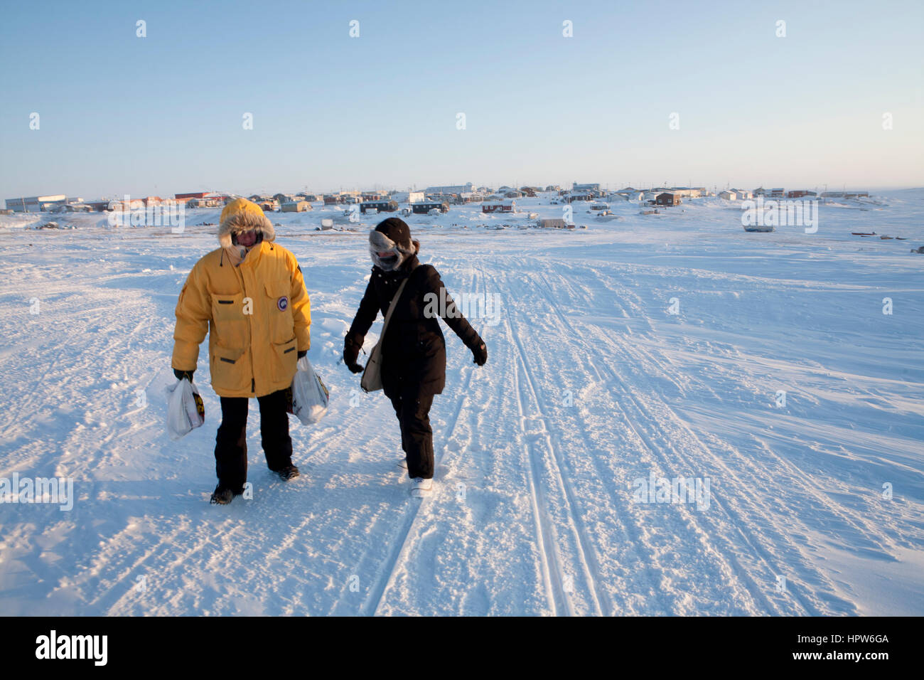 Inuit girls at the northpole hi-res stock photography and images - Alamy