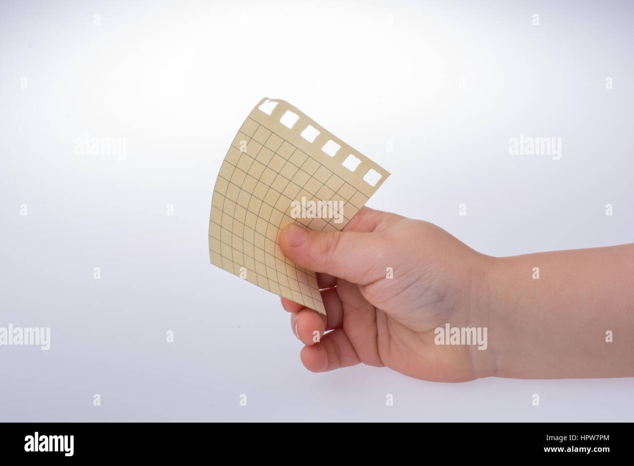 Hand holding a note paper on a white background Stock Photo - Alamy