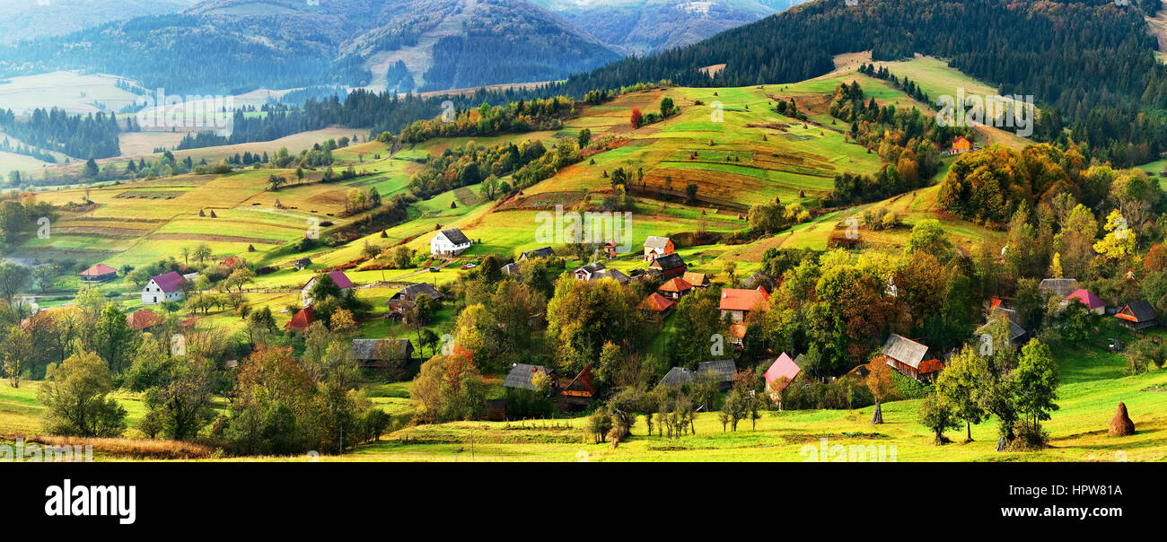 Wide green landscape village hi-res stock photography and images - Alamy