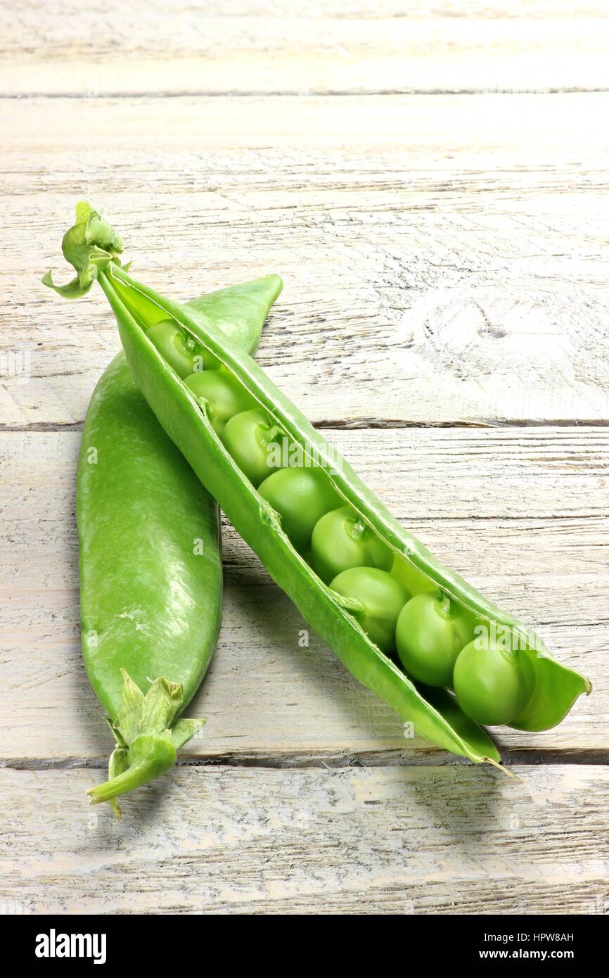 Raw peas pods hi-res stock photography and images - Alamy