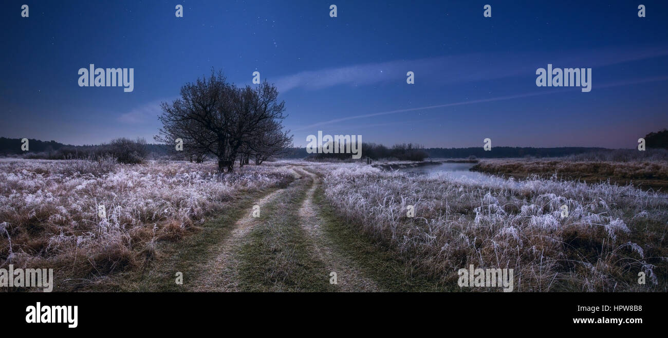 Dark blue snow landscape sky hi-res stock photography and images - Alamy
