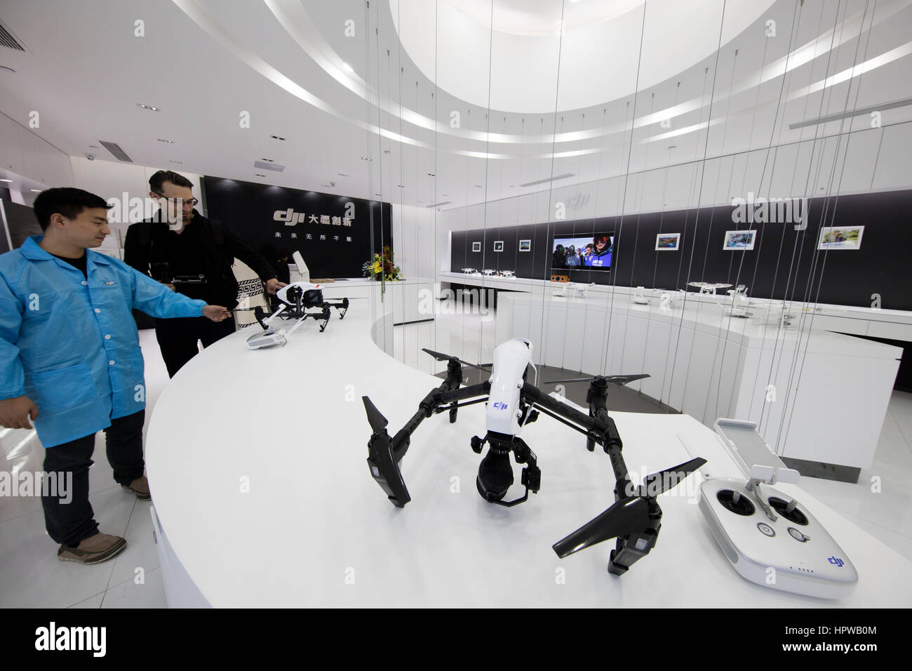 Control de drones hi-res stock photography and images - Alamy