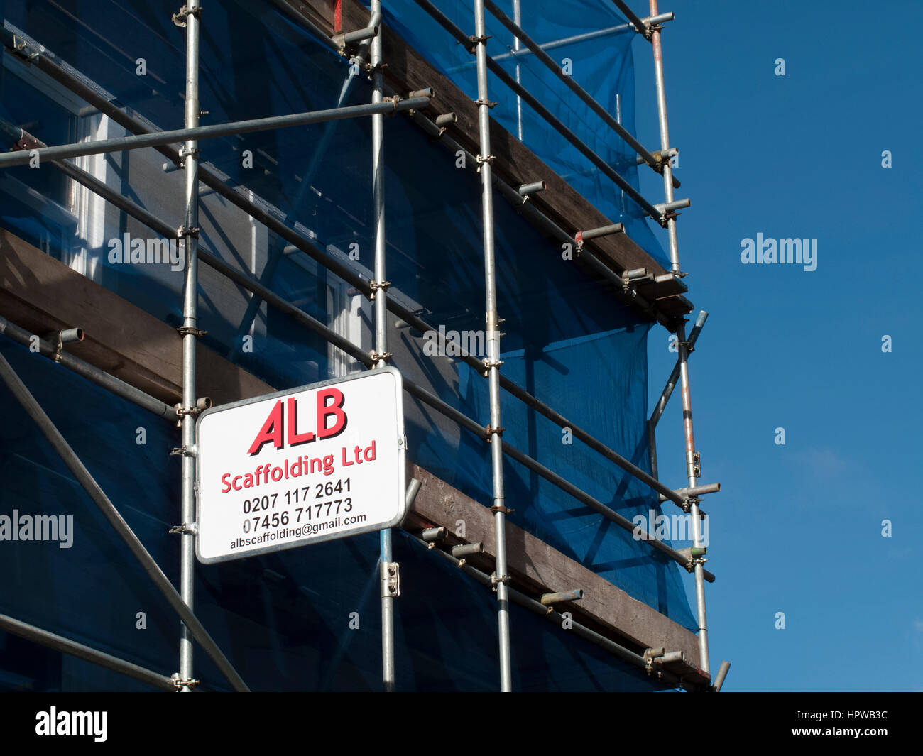 Building site scaffolding billboard hi-res stock photography and images ...