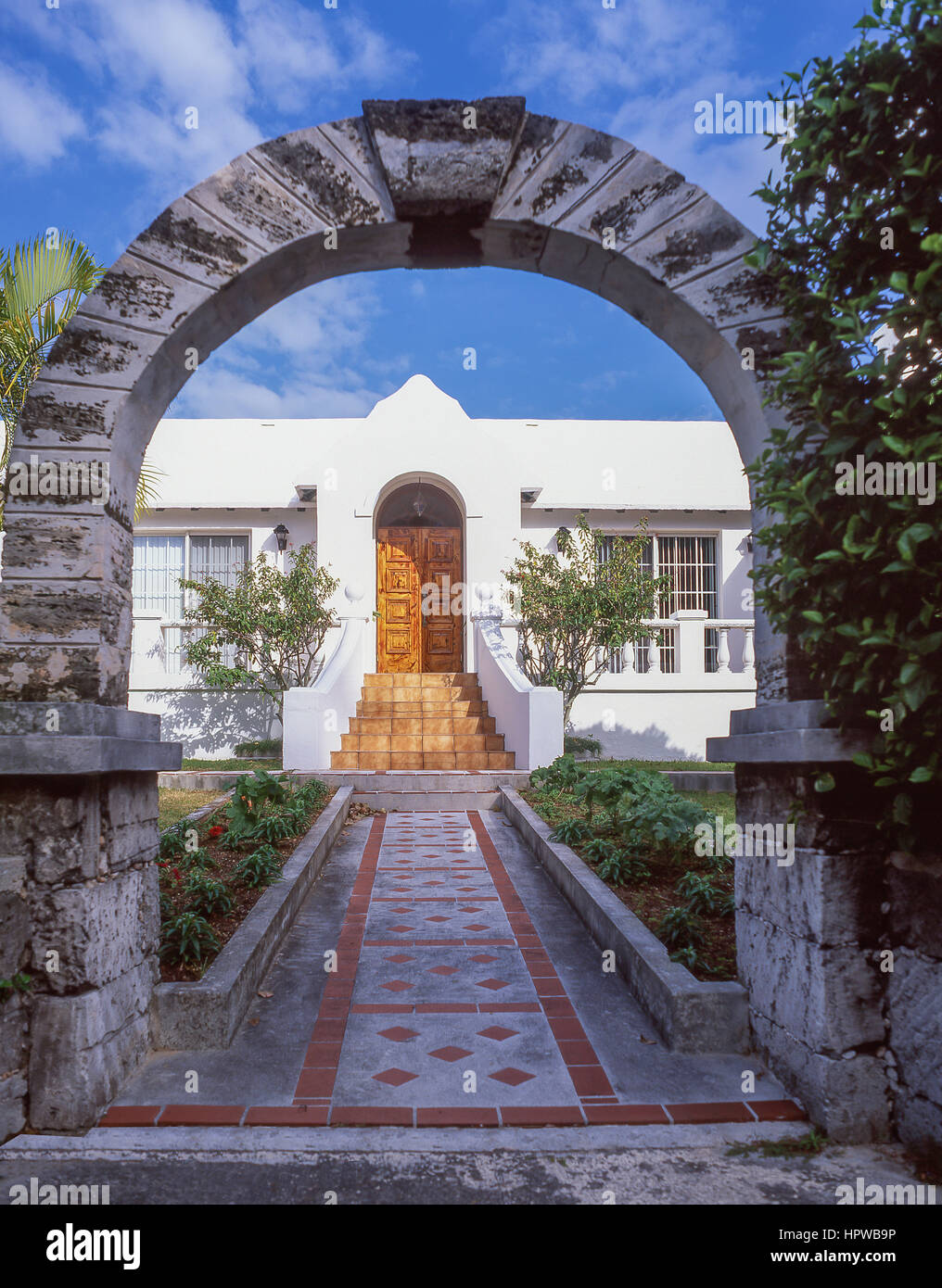 Villa entrance with Bermudian Archway (Moongate), St.George's, St ...