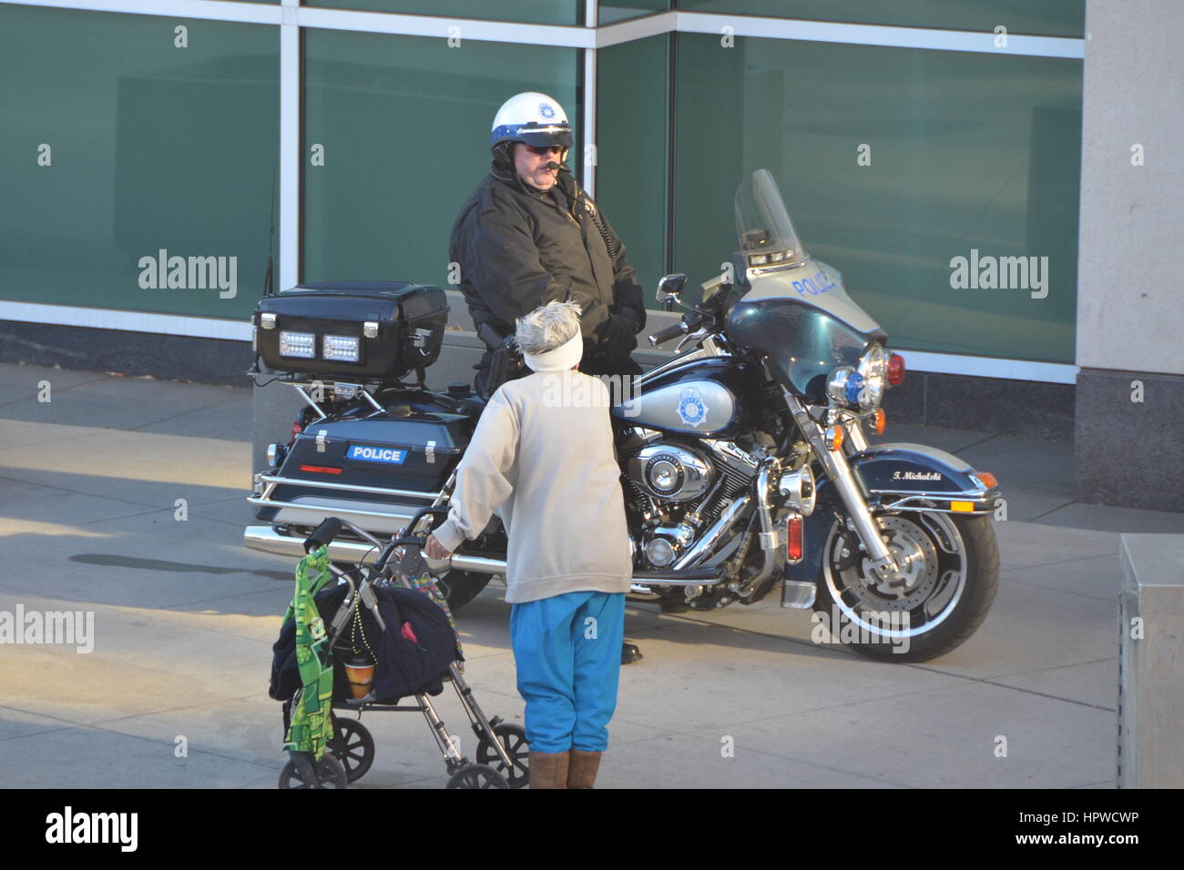 Motorcycle policewoman hi-res stock photography and images - Alamy