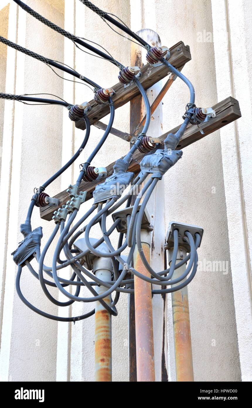 Overhead public utilities hi-res stock photography and images - Alamy