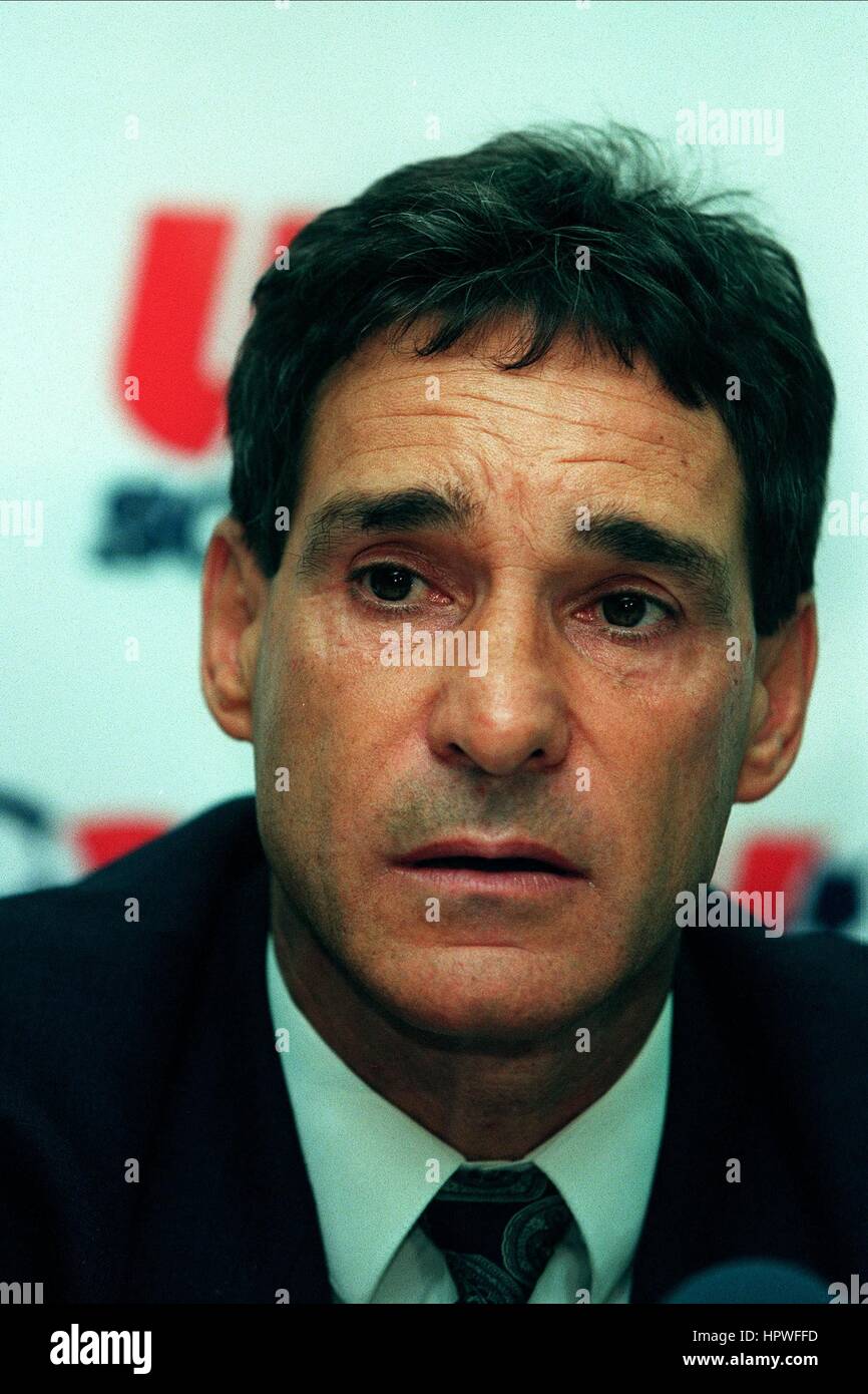 Paulo cesar carpegiani paraguay coach hi-res stock photography and ...