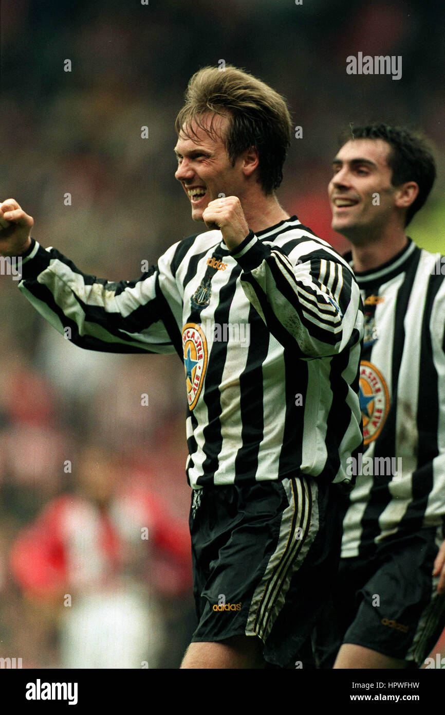 WARREN BARTON SHEFFIELD UTD V NEWCASTLE UTD 05 April 1998 Stock Photo ...