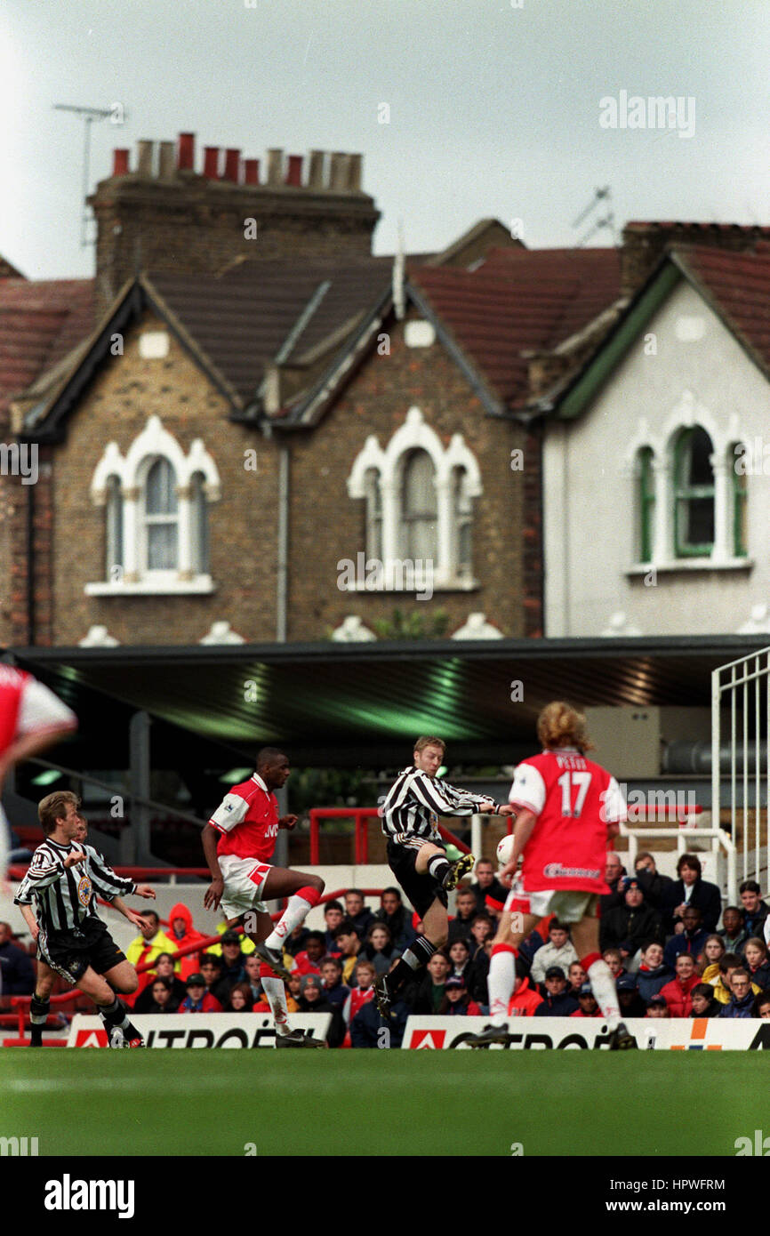 HIGHBURY ARSENAL V NEWCASTLE 16 April 1998 Stock Photo - Alamy
