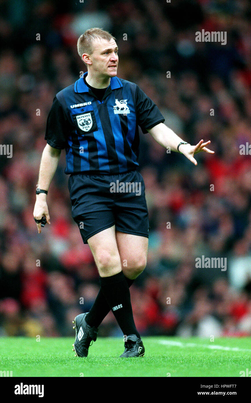 GRAHAM POLL PREMIER LEAGUE REFEREE 16 April 1998 Stock Photo - Alamy