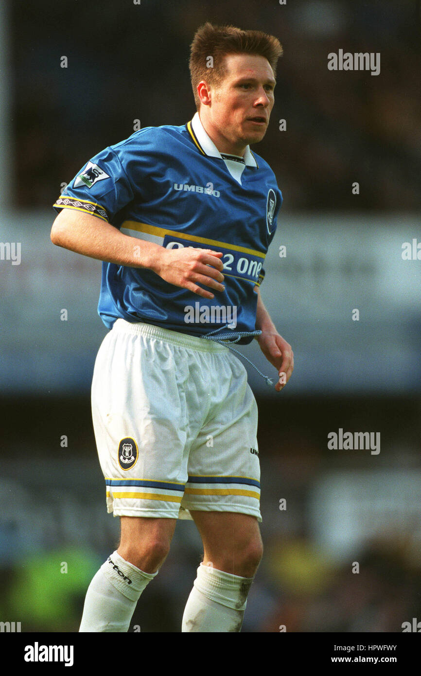 NICK BARMBY EVERTON FC 17 April 1998 Stock Photo - Alamy