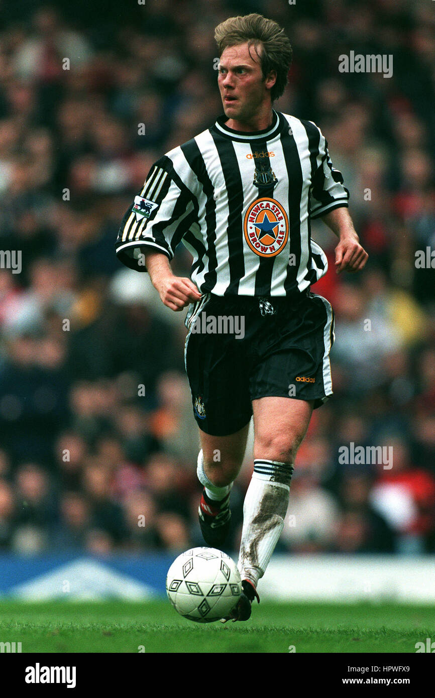 WARREN BARTON NEWCASTLE UNITED FC 09 December 1998 Stock Photo - Alamy