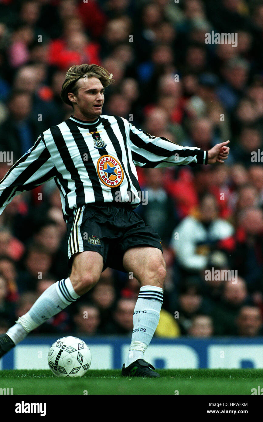ANDREAS ANDERSSON NEWCASTLE UNITED FC 09 December 1998 Stock Photo - Alamy