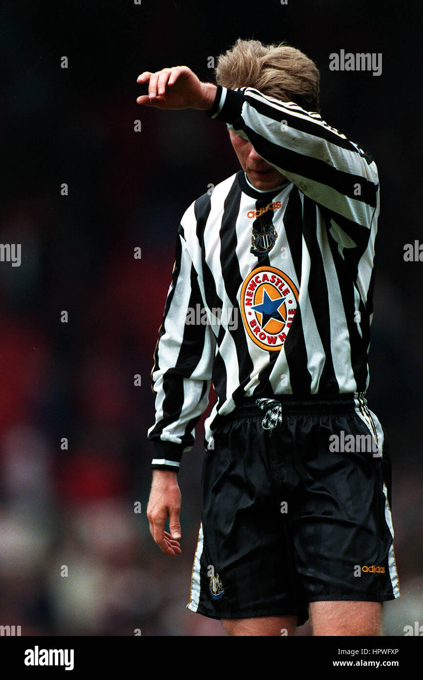 WARREN BARTON NEWCASTLE UNITED FC 20 October 1998 Stock Photo - Alamy