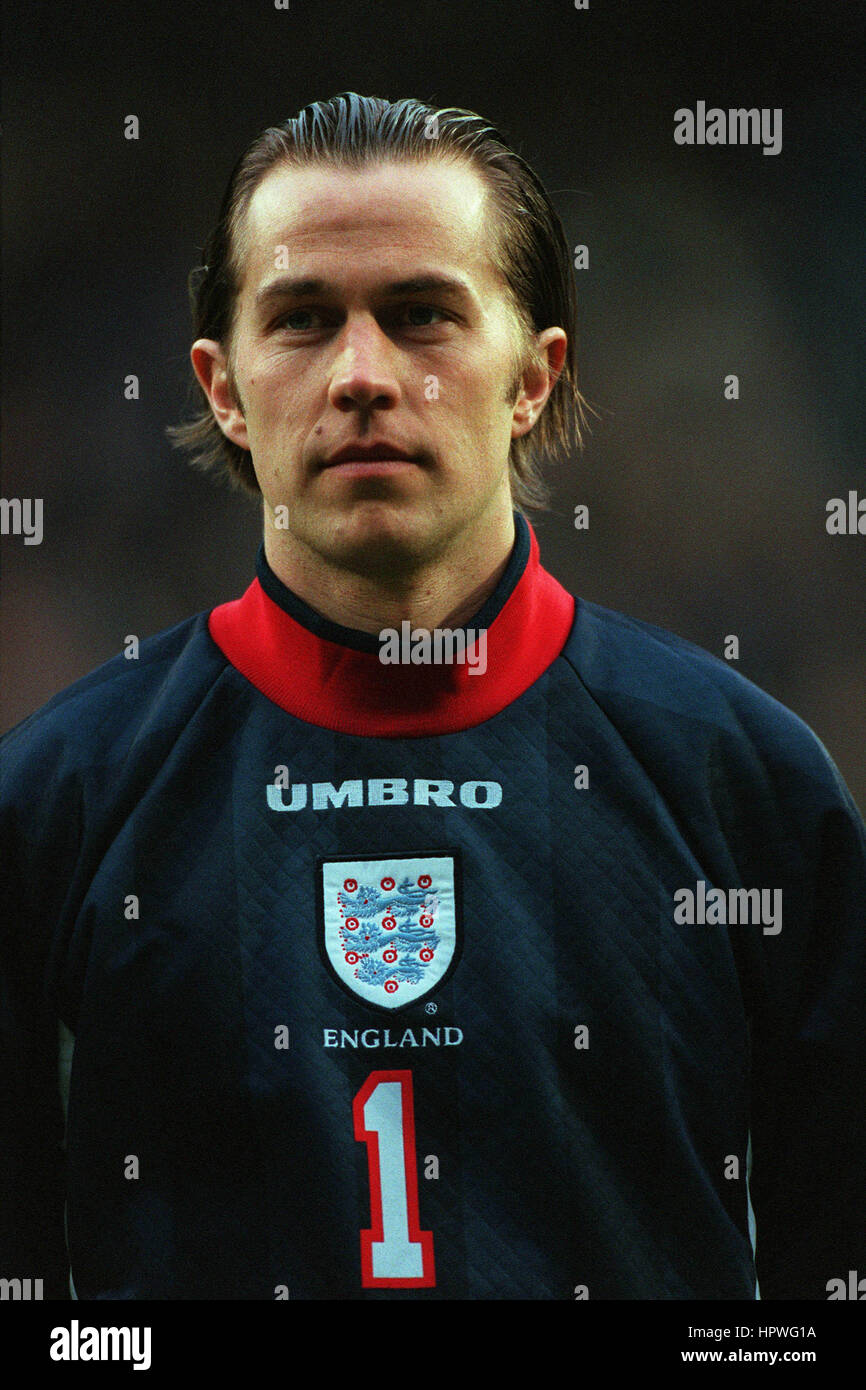 IAN WALKER ENGLAND B & TOTTENHAM HOTSPUR 22 April 1998 Stock Photo - Alamy