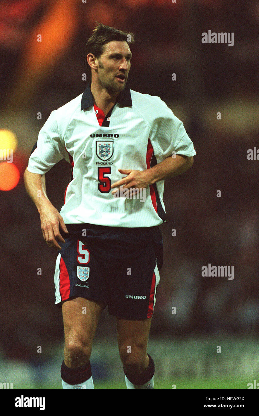 Tony adams england hi-res stock photography and images - Alamy
