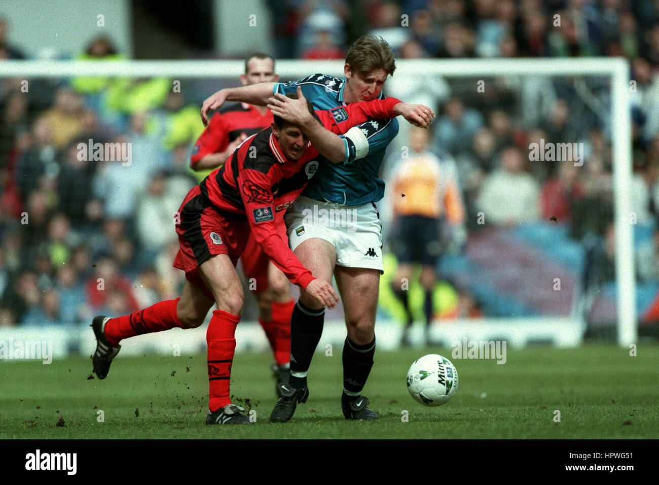 JAMIE POLLOCK & IAN BARACLOUGH MANCHESTER CITY V QPR 25 April 1998 Stock Photo - Alamy
