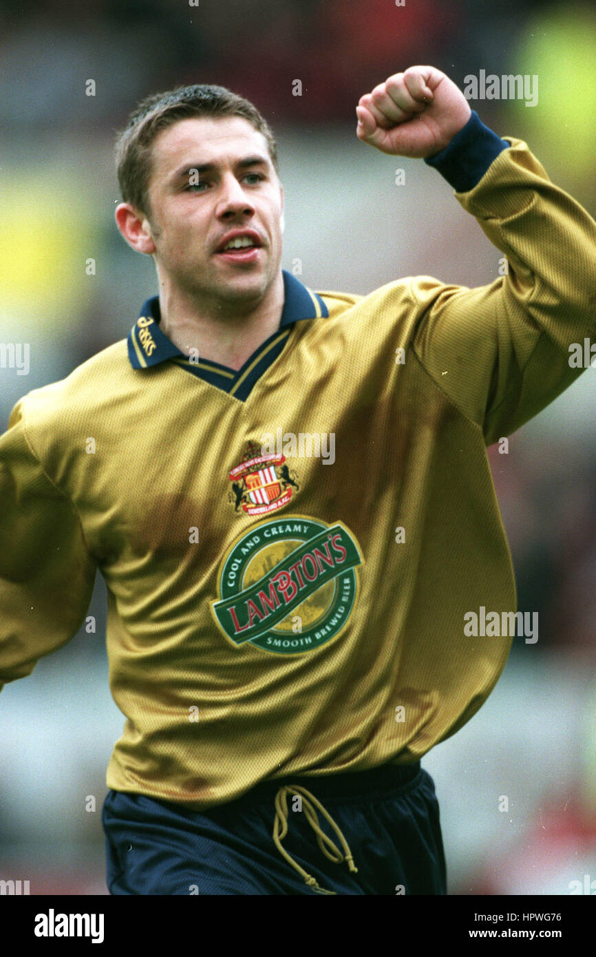 KEVIN PHILLIPS CELEBRATES SWINDON TOWN V SUNDERLAND 03 May 1998 Stock ...