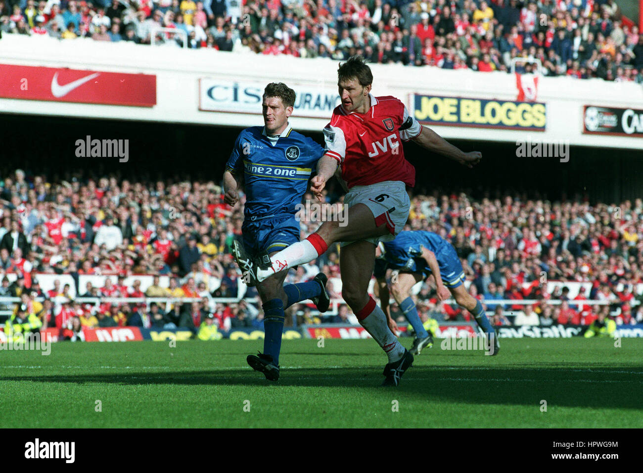 Arsenal everton 1998 adams hi-res stock photography and images - Alamy
