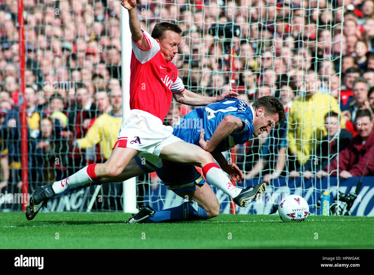 LEE DIXON & CRAIG SHORT ARSENAL V EVERTON 08 May 1998 Stock Photo - Alamy