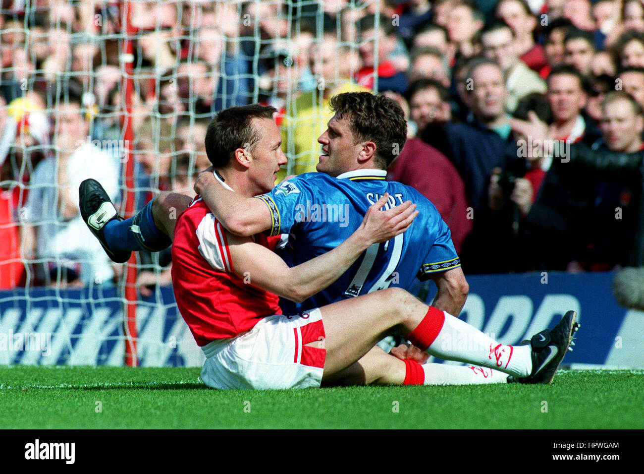 LEE DIXON & CRAIG SHORT ARSENAL V EVERTON 08 May 1998 Stock Photo - Alamy