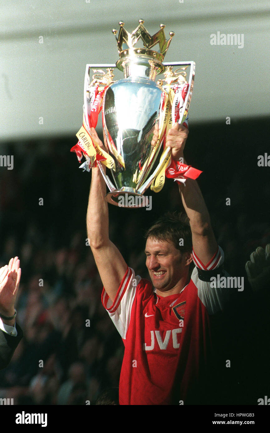 Tony Adams Arsenal Stock Photos & Tony Adams Arsenal Stock Images - Alamy