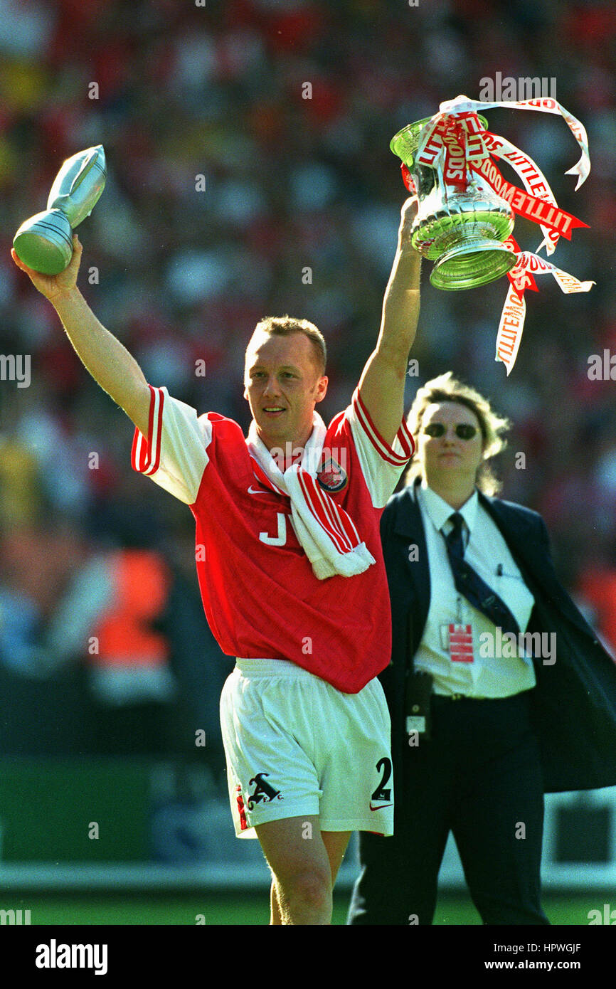 LEE DIXON PARADES F.A.CUP F.A.CUP FINAL 1998 19 May 1998 Stock Photo ...
