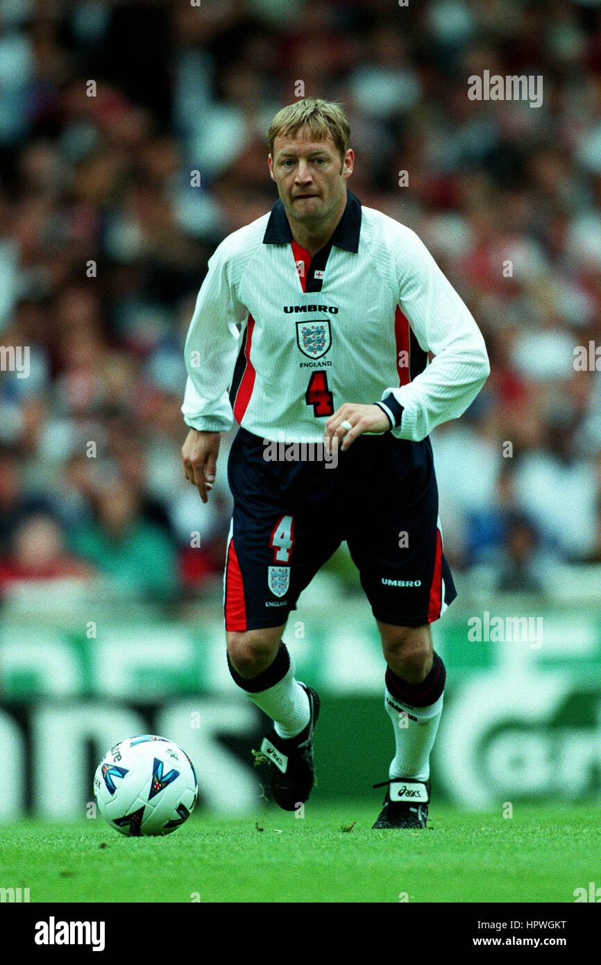 DAVID BATTY ENGLAND & NEWCASTLE UNITED FC 03 October 1998 Stock Photo ... DAVID BATTY ENGLAND & NEWCASTLE UNITED FC 03 October 1998 Stock Photo ...