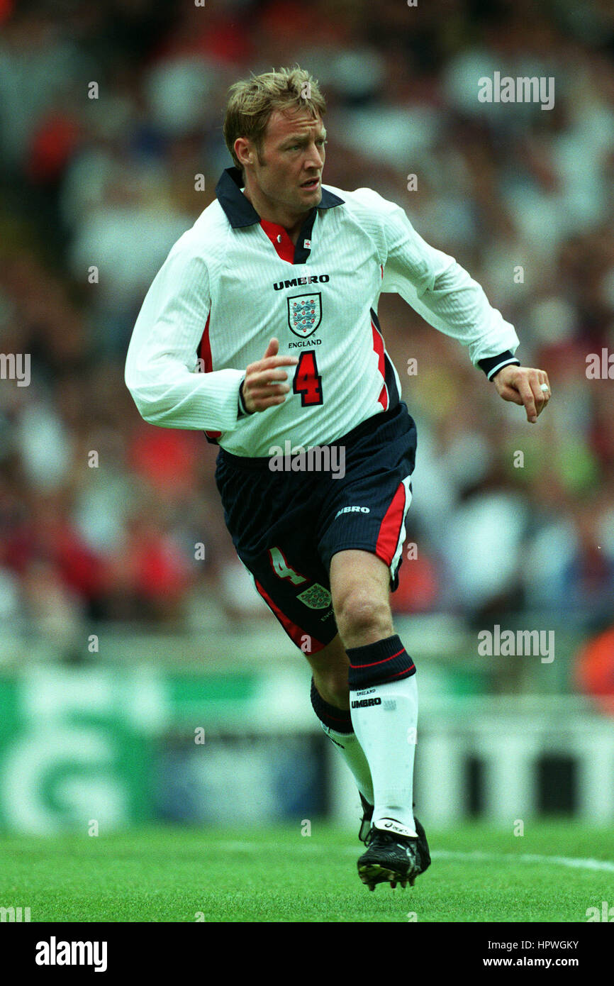 DAVID BATTY ENGLAND & NEWCASTLE UNITED FC 03 October 1998 Stock Photo ...