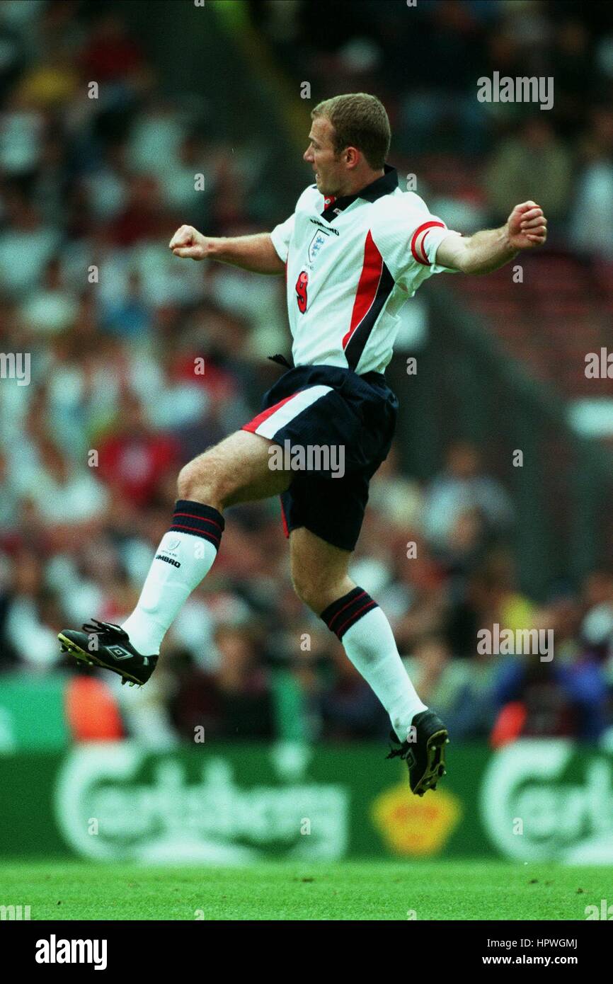 ALAN SHEARER ENGLAND & NEWCASTLE UNITED FC 03 October 1998 Stock Photo ...