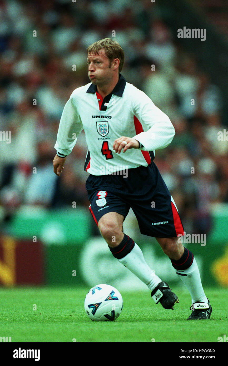 DAVID BATTY ENGLAND & NEWCASTLE UNITED FC 03 October 1998 Stock Photo ... DAVID BATTY ENGLAND & NEWCASTLE UNITED FC 03 October 1998 Stock Photo ...