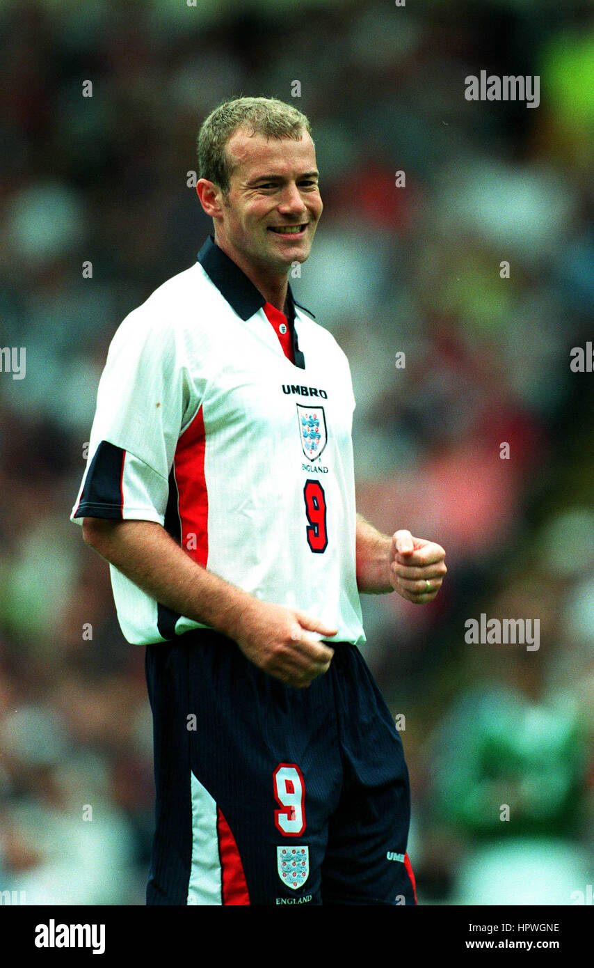 ALAN SHEARER ENGLAND & NEWCASTLE UNITED FC 03 October 1998 Stock Photo ...