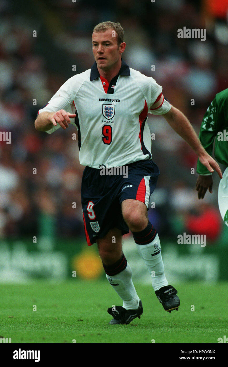 ALAN SHEARER ENGLAND & NEWCASTLE UNITED FC 03 October 1998 Stock Photo ...
