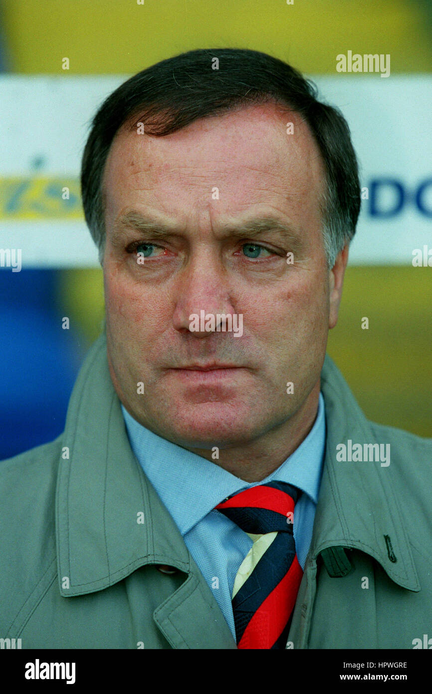 DICK ADVOCAAT GLASGOW RANGERS FC MANAGER 23 July 1998 Stock Photo - Alamy