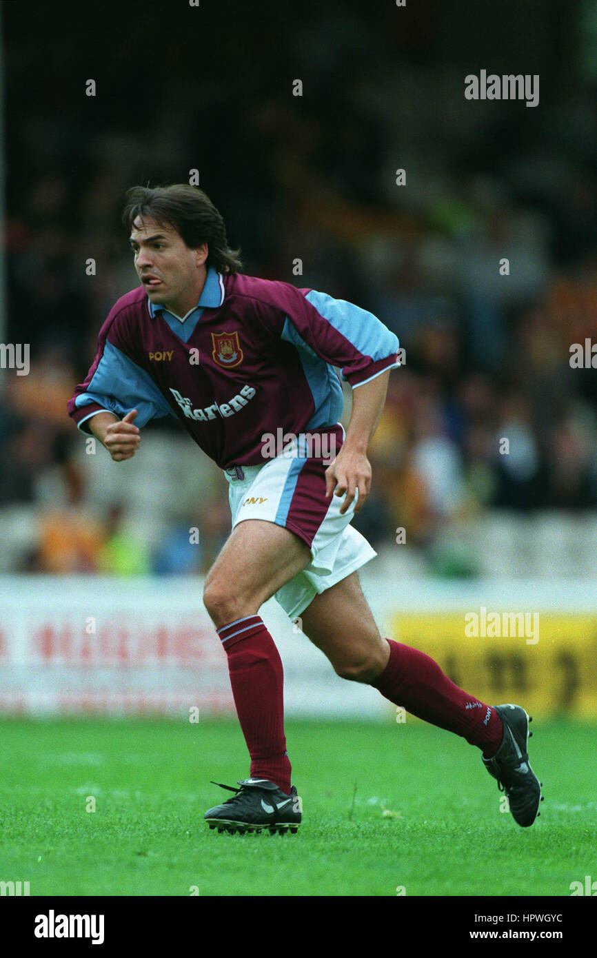 EYAL BERKOVIC WEST HAM UNITED FC 26 July 1998 Stock Photo - Alamy