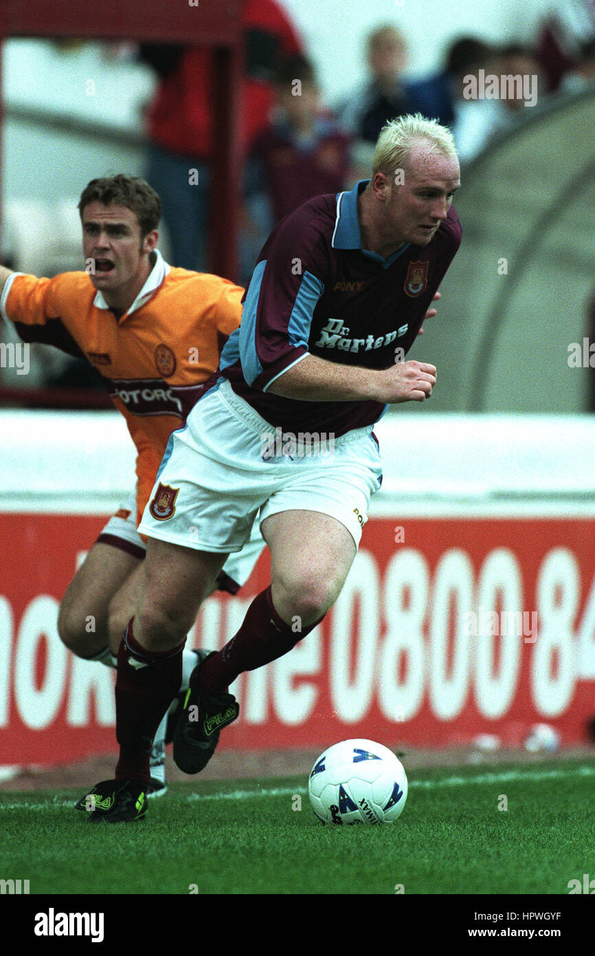 John hartson west ham hi-res stock photography and images - Alamy