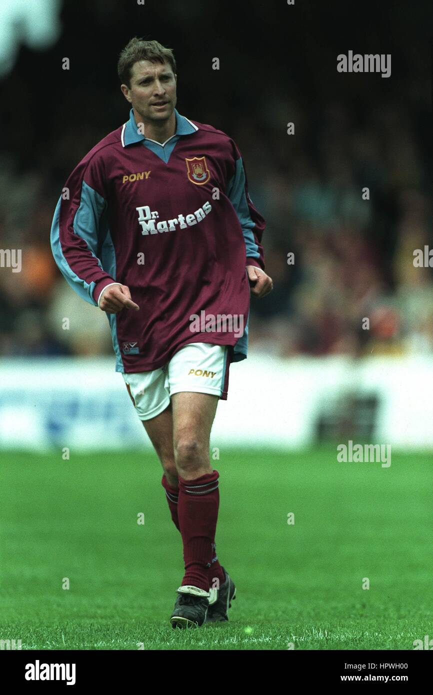 JOHN MONCUR WEST HAM UNITED FC 26 July 1998 Stock Photo - Alamy