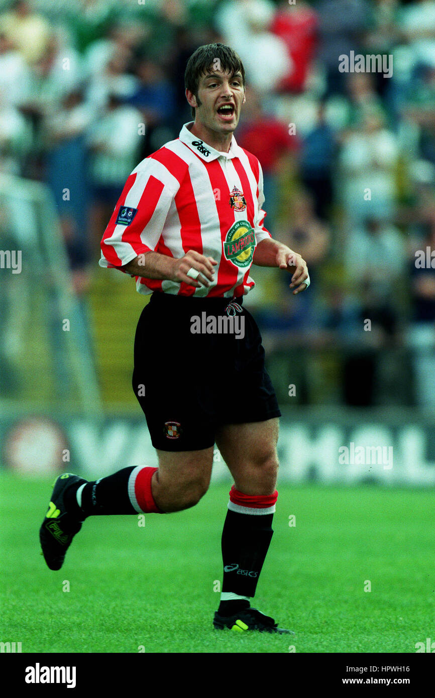 PAUL BUTLER SUNDERLAND FC 26 July 1998 Stock Photo - Alamy