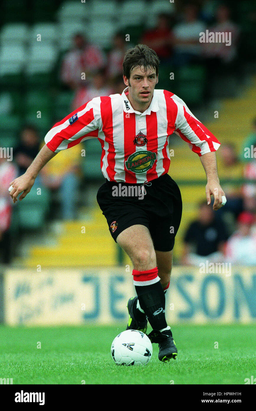 PAUL BUTLER SUNDERLAND FC 26 July 1998 Stock Photo - Alamy