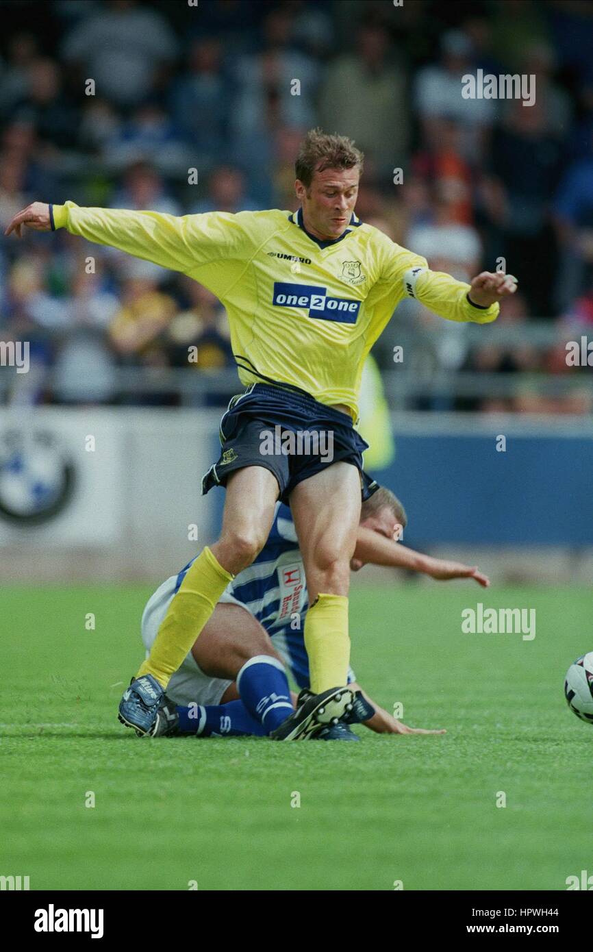 Duncan ferguson 1998 hi-res stock photography and images - Alamy