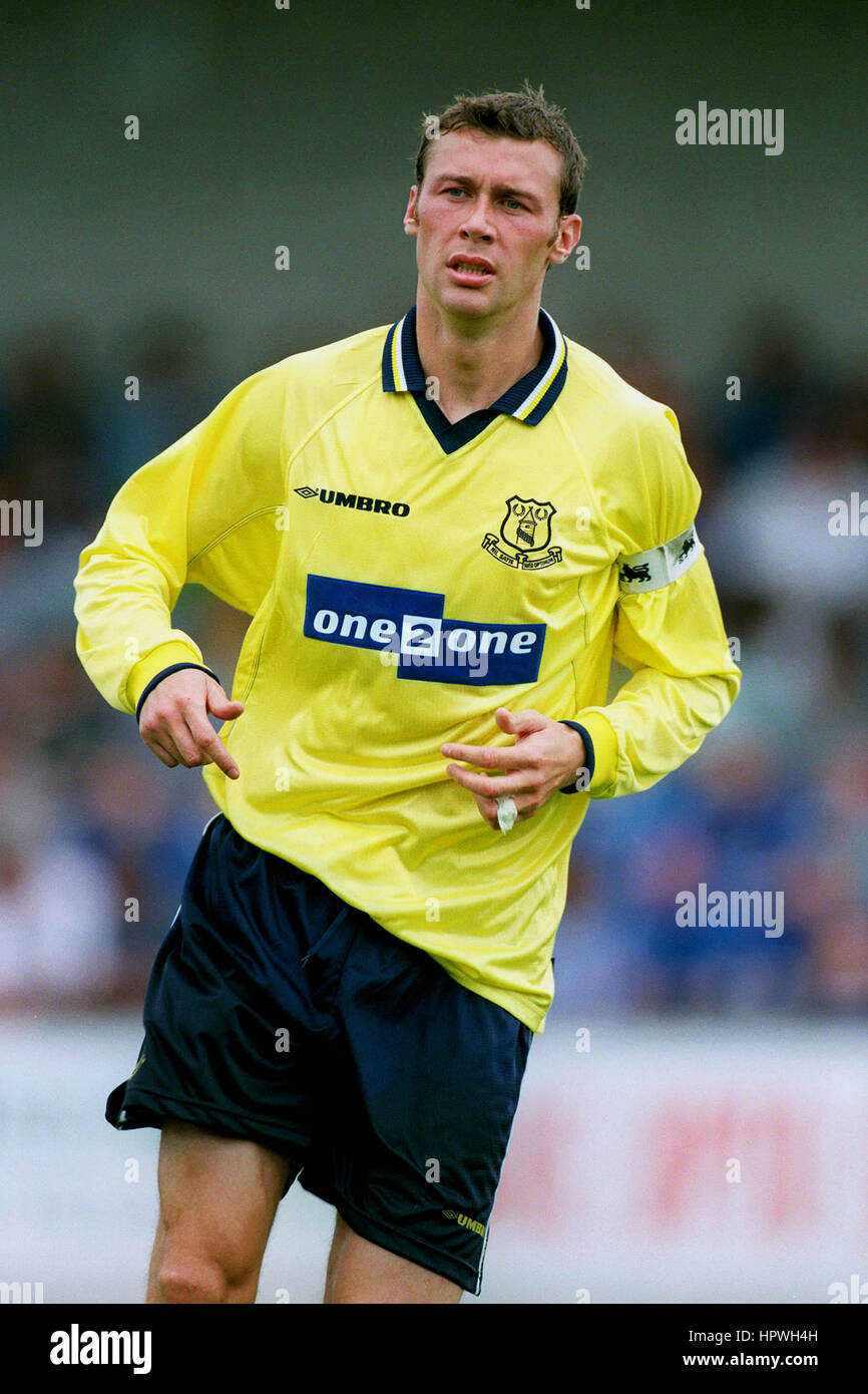 DUNCAN FERGUSON EVERTON FC 18 July 1998 Stock Photo - Alamy