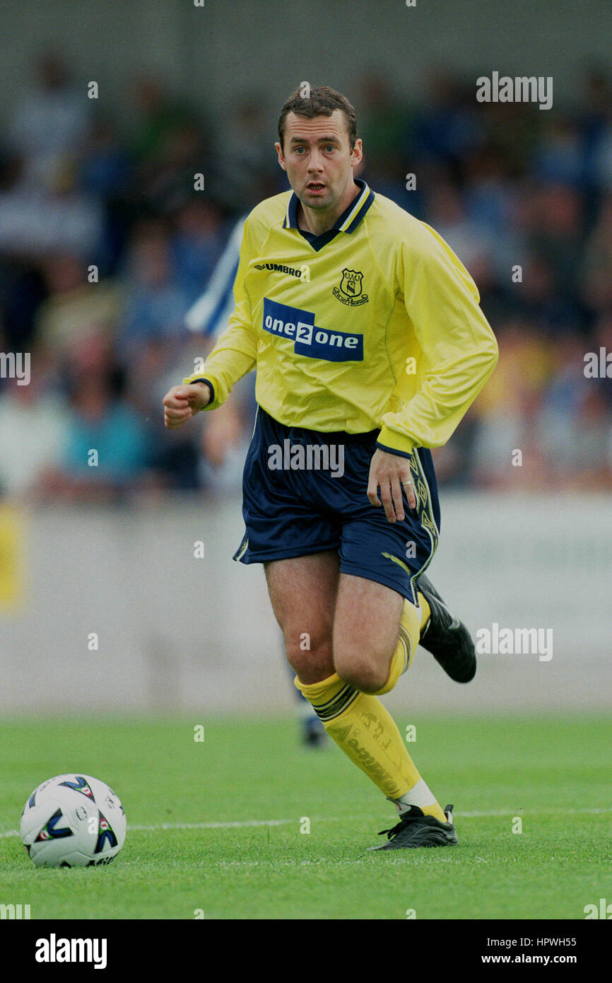DON HUTCHISON EVERTON FC 18 July 1998 Stock Photo - Alamy