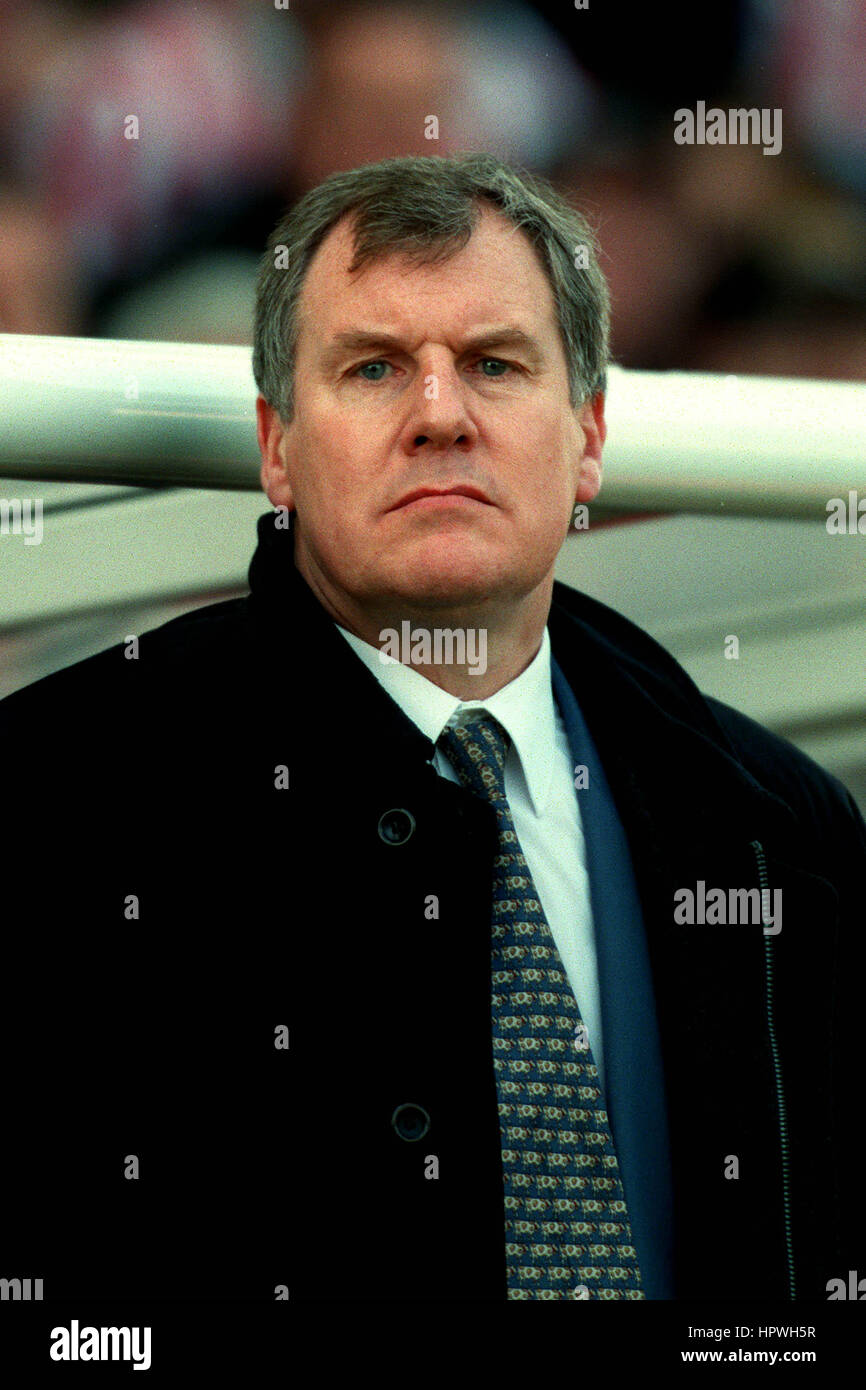 Manchester city manager joe royle hi-res stock photography and images ...